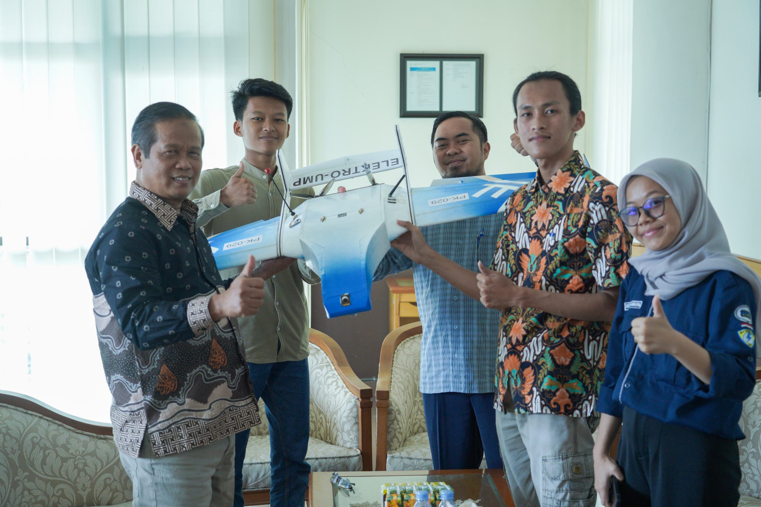 Robot Terbang Inovasi Mahasiswa Teknik Elektro UMP Siap Bersaing di ...