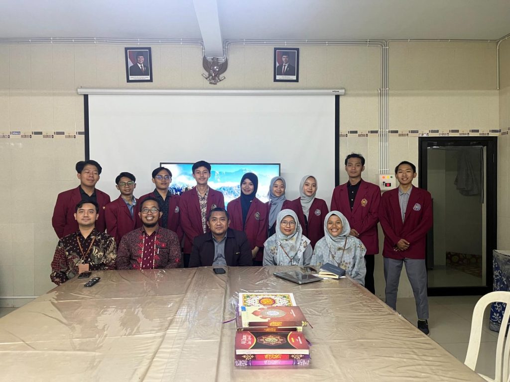 Kolaborasi Kampus dan Sekolah: Mahasiswa PAI UMM Terjun Magang di SMK ...